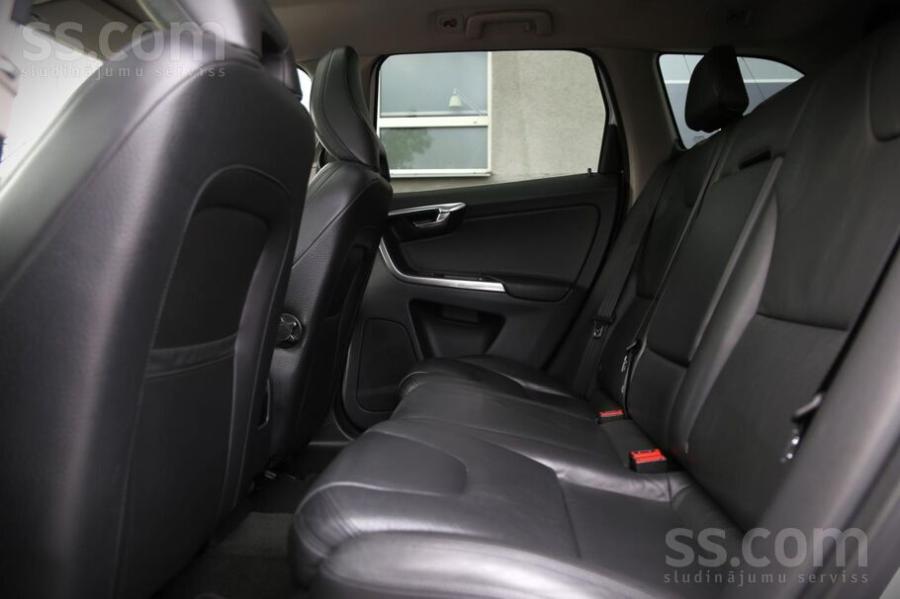 White Volvo XC60 2013 in Riga, with an engine capacity of 2.40 L and mileage of 166 thousand km for 10995 €, photo 16 on AUTOMOTO.COM.LV
