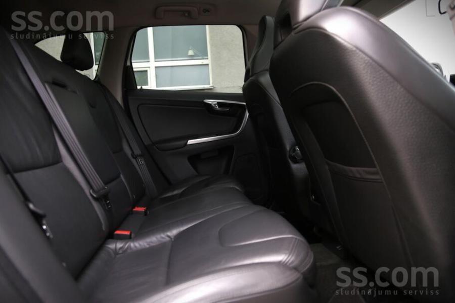 White Volvo XC60 2013 in Riga, with an engine capacity of 2.40 L and mileage of 166 thousand km for 10995 €, photo 17 on AUTOMOTO.COM.LV