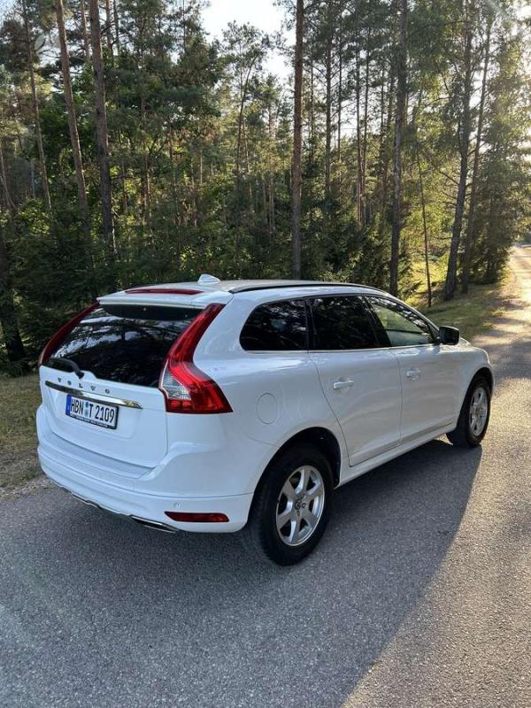 White Volvo XC60 2013 in Kaunas, with an engine capacity of 1.97 L and mileage of 257 thousand km for 6490 €, photo 10 on AUTOMOTO.COM.LV
