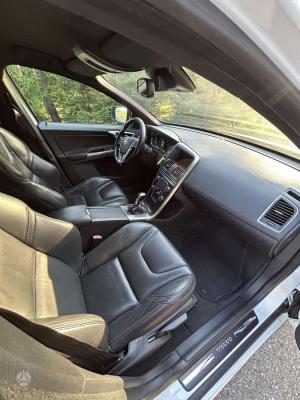Balts Volvo XC60 2013 Kauņa, ar dzinēja tilpumu 1.97 L un nobraukumu 257 tūkst. km par 6490 €, foto 14 vietnē AUTOMOTO.COM.LV