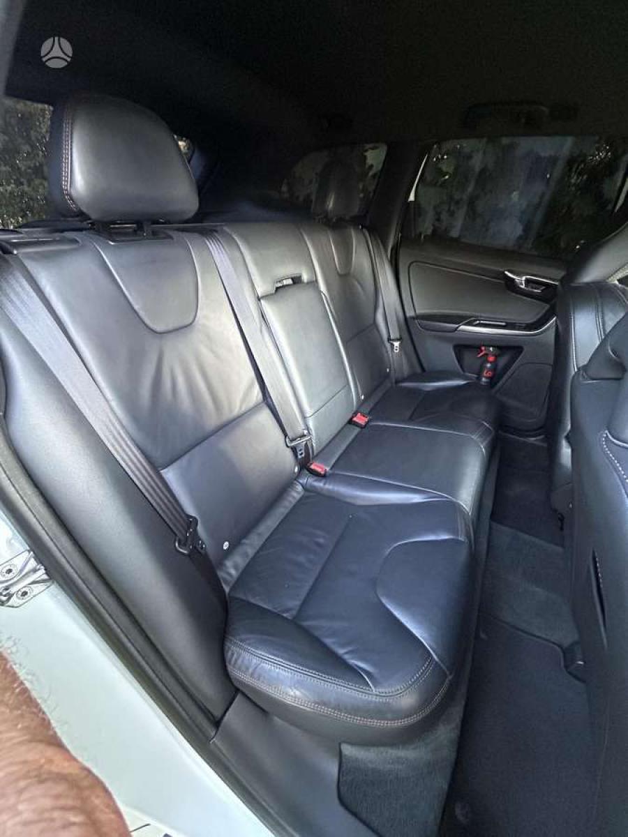 Balts Volvo XC60 2013 Kauņa, ar dzinēja tilpumu 1.97 L un nobraukumu 257 tūkst. km par 6490 €, foto 20 vietnē AUTOMOTO.COM.LV