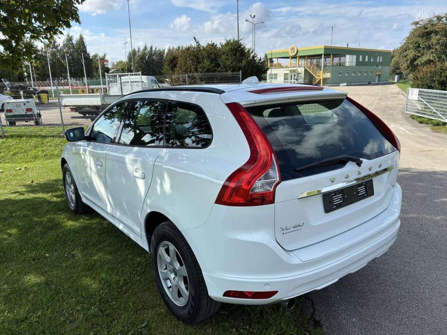 Balts Volvo XC60 2013 Šauļi, ar dzinēja tilpumu 1.98 L un nobraukumu 324 tūkst. km par 8250 €, foto 4 vietnē AUTOMOTO.COM.LV