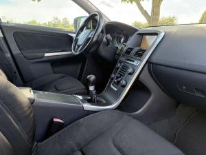 Balts Volvo XC60 2013 Šauļi, ar dzinēja tilpumu 1.98 L un nobraukumu 324 tūkst. km par 8250 €, foto 13 vietnē AUTOMOTO.COM.LV