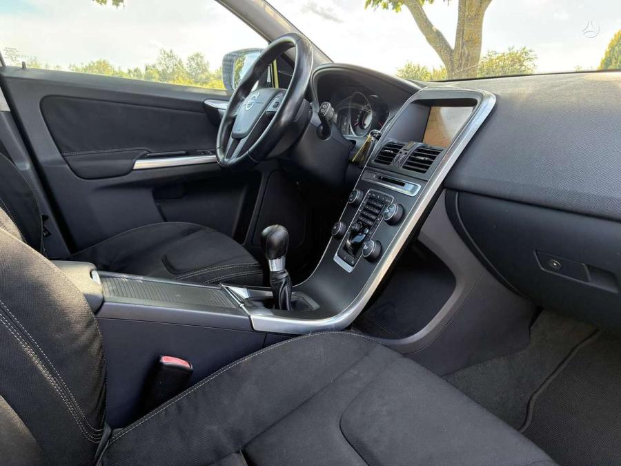 Balts Volvo XC60 2013 Šauļi, ar dzinēja tilpumu 1.98 L un nobraukumu 324 tūkst. km par 8250 €, foto 13 vietnē AUTOMOTO.COM.LV