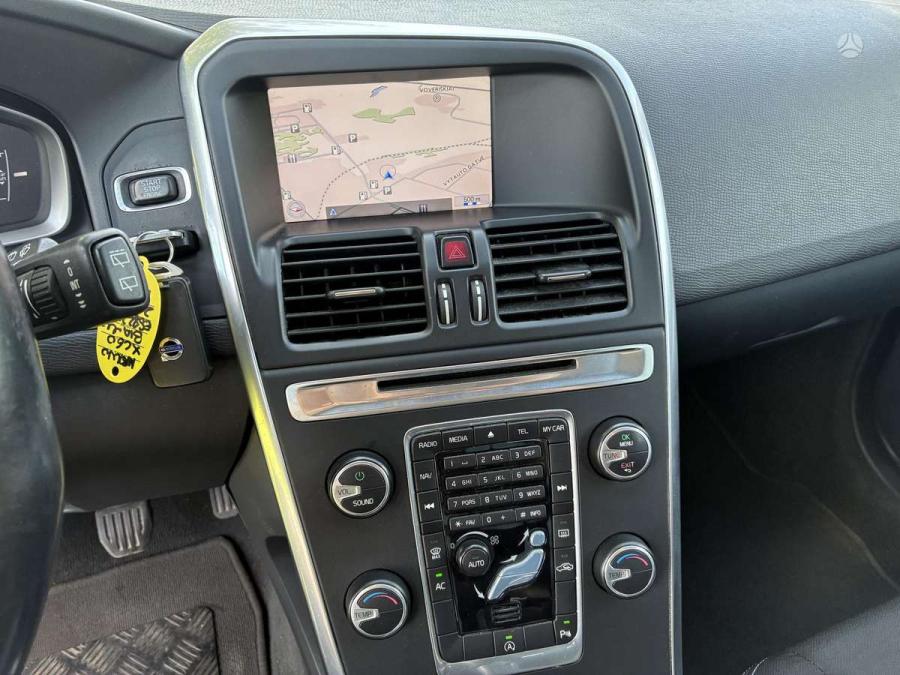 Balts Volvo XC60 2013 Šauļi, ar dzinēja tilpumu 1.98 L un nobraukumu 324 tūkst. km par 8250 €, foto 14 vietnē AUTOMOTO.COM.LV