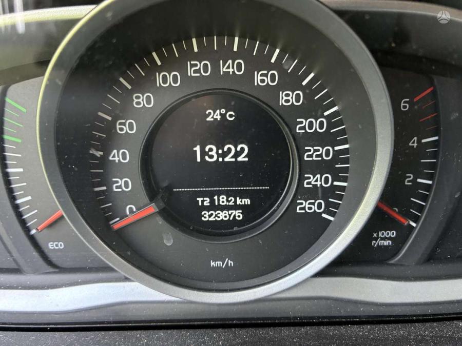 Balts Volvo XC60 2013 Šauļi, ar dzinēja tilpumu 1.98 L un nobraukumu 324 tūkst. km par 8250 €, foto 18 vietnē AUTOMOTO.COM.LV