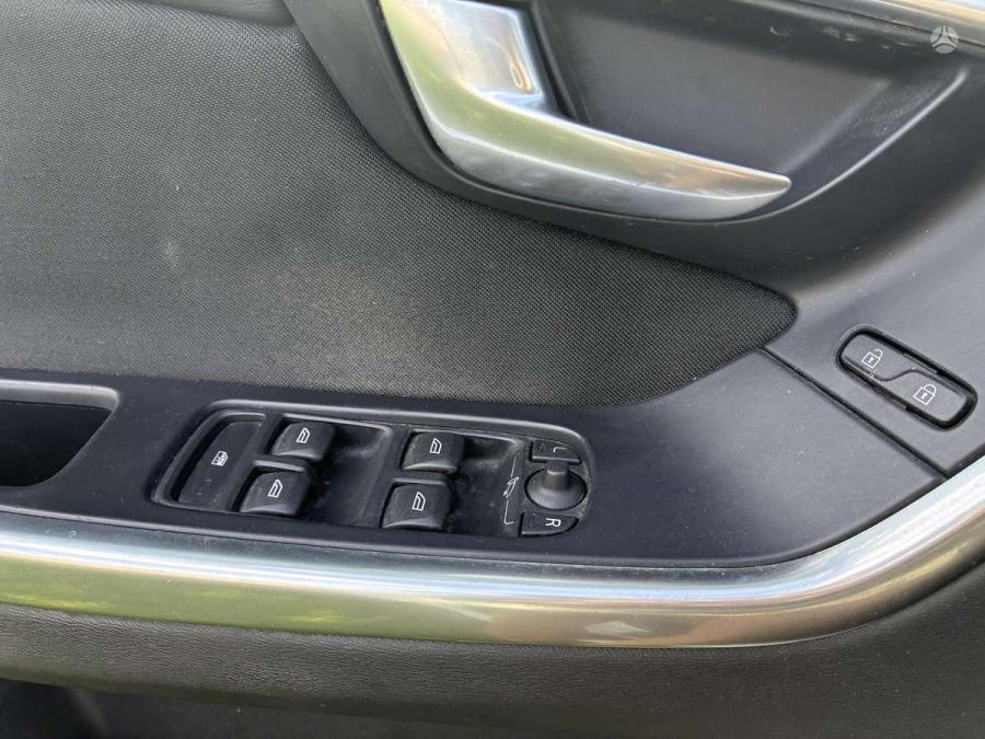 Balts Volvo XC60 2013 Šauļi, ar dzinēja tilpumu 1.98 L un nobraukumu 324 tūkst. km par 8250 €, foto 19 vietnē AUTOMOTO.COM.LV
