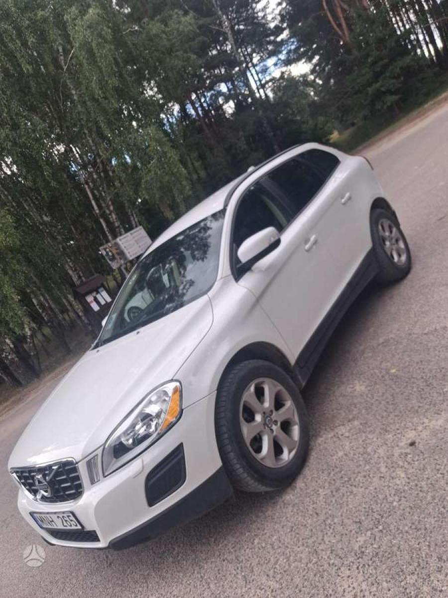 White Volvo XC60 2013 in Elektrenai, with an engine capacity of 3.20 L and mileage of 212 thousand km for 7800 €, photo 3 on AUTOMOTO.COM.LV
