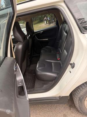 White Volvo XC60 2013 in Elektrenai, with an engine capacity of 3.20 L and mileage of 212 thousand km for 7800 €, photo 6 on AUTOMOTO.COM.LV