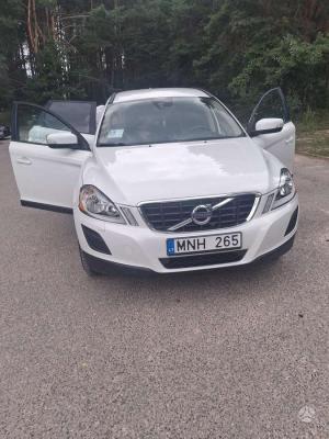 White Volvo XC60 2013 in Elektrenai, with an engine capacity of 3.20 L and mileage of 212 thousand km for 7800 €, photo 8 on AUTOMOTO.COM.LV