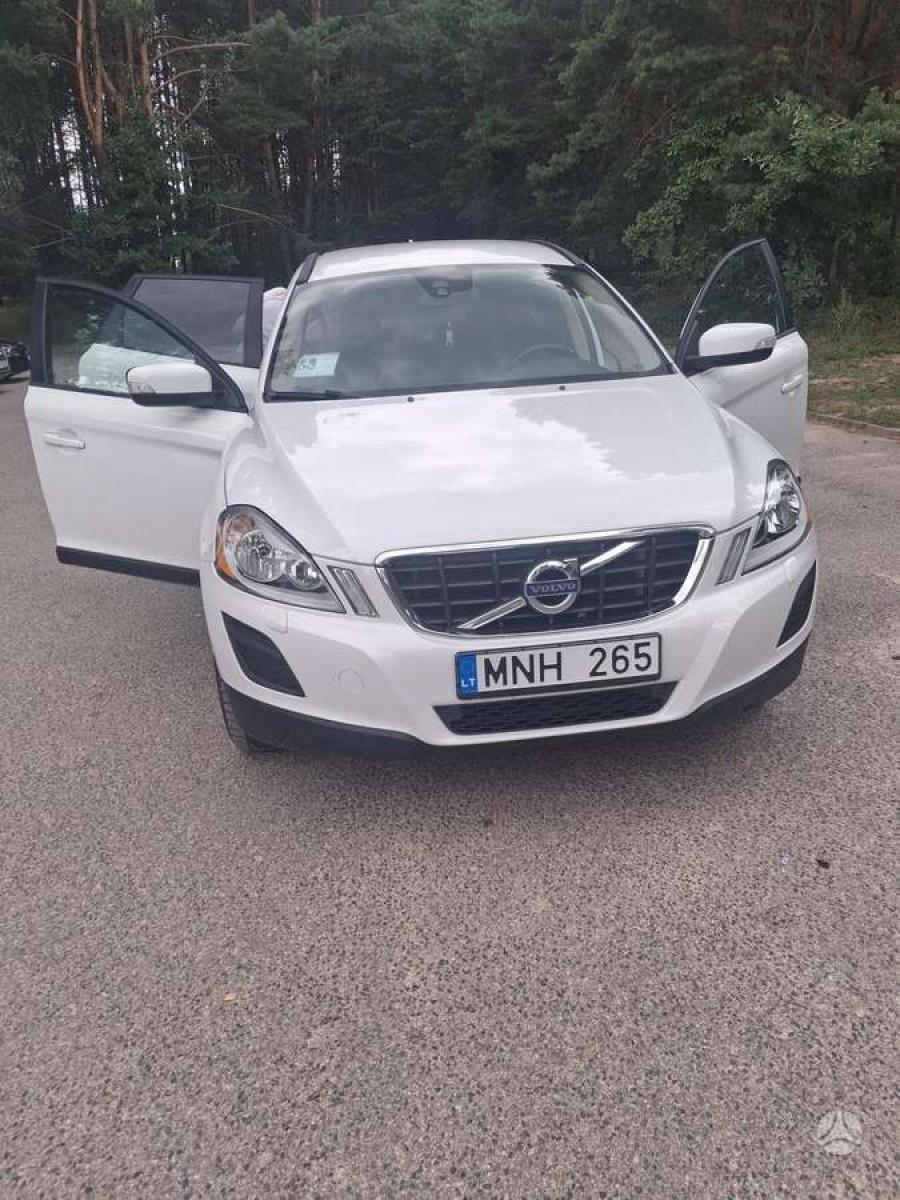 White Volvo XC60 2013 in Elektrenai, with an engine capacity of 3.20 L and mileage of 212 thousand km for 7800 €, photo 8 on AUTOMOTO.COM.LV