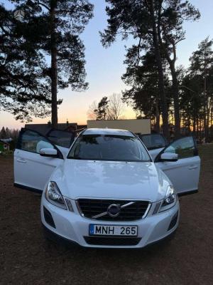 White Volvo XC60 2013 in Elektrenai, with an engine capacity of 3.20 L and mileage of 212 thousand km for 7800 €, photo 10 on AUTOMOTO.COM.LV