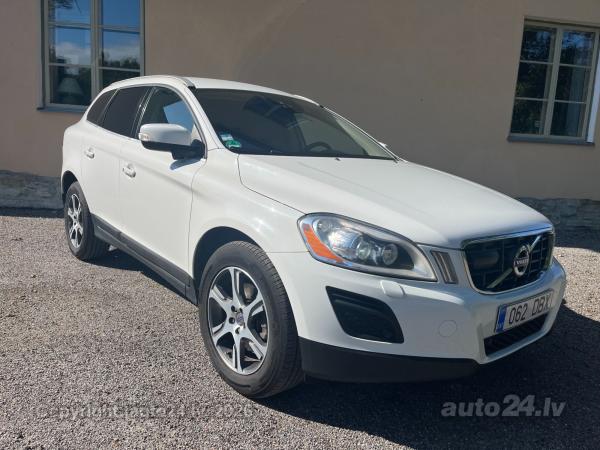 Balts Volvo XC60 2013 Tallina, ar dzinēja tilpumu 2.40 L un nobraukumu 280 tūkst. km par 9900 €, foto 1 vietnē AUTOMOTO.COM.LV