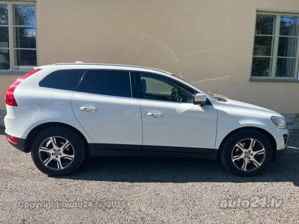 Balts Volvo XC60 2013 Tallina, ar dzinēja tilpumu 2.40 L un nobraukumu 280 tūkst. km par 9900 €, foto 5 vietnē AUTOMOTO.COM.LV