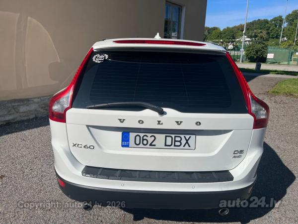 Balts Volvo XC60 2013 Tallina, ar dzinēja tilpumu 2.40 L un nobraukumu 280 tūkst. km par 9900 €, foto 9 vietnē AUTOMOTO.COM.LV