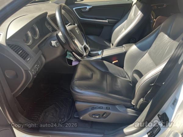Balts Volvo XC60 2013 Tallina, ar dzinēja tilpumu 2.40 L un nobraukumu 280 tūkst. km par 9900 €, foto 10 vietnē AUTOMOTO.COM.LV