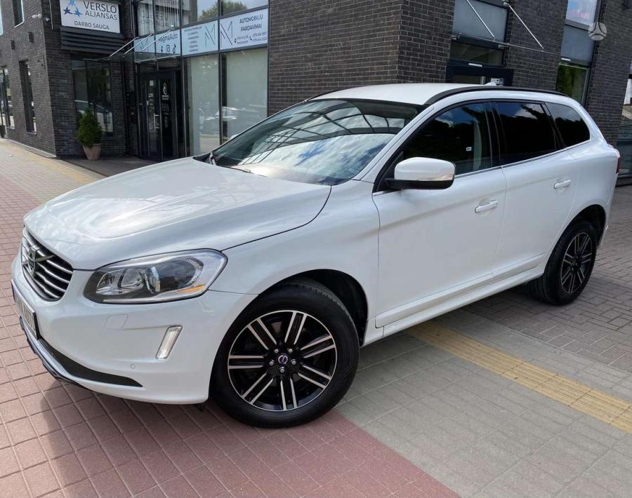 White Volvo XC60 2013 in Marijampole, with an engine capacity of 2.40 L and mileage of 339 thousand km for 11450 €, photo 12 on AUTOMOTO.COM.LV