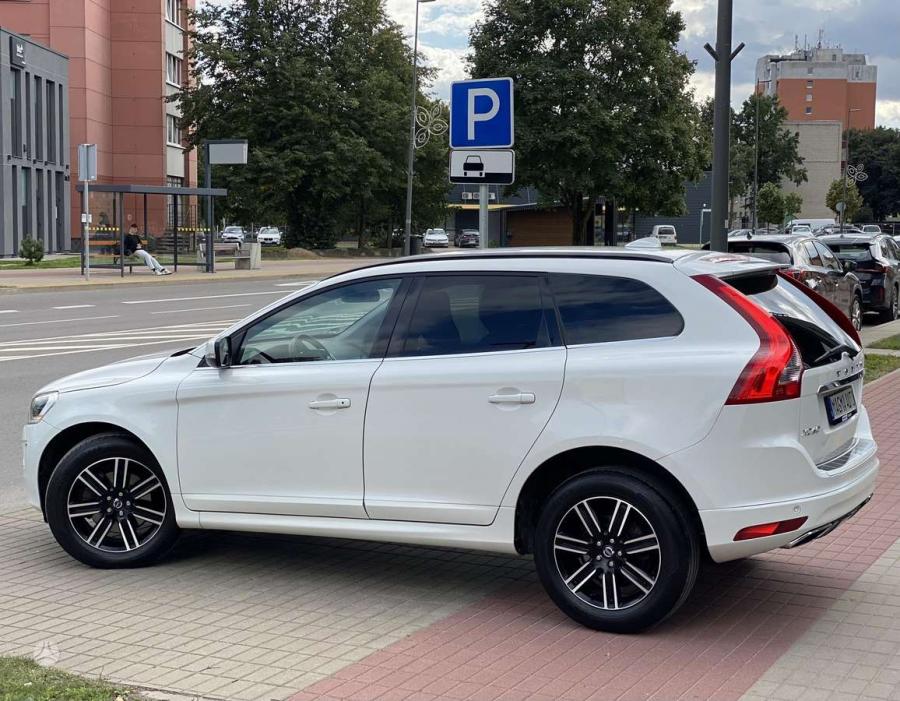 White Volvo XC60 2013 in Marijampole, with an engine capacity of 2.40 L and mileage of 339 thousand km for 11450 €, photo 13 on AUTOMOTO.COM.LV