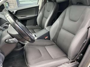 White Volvo XC60 2013 in Marijampole, with an engine capacity of 2.40 L and mileage of 339 thousand km for 11450 €, photo 23 on AUTOMOTO.COM.LV