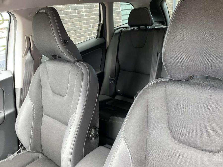 White Volvo XC60 2013 in Marijampole, with an engine capacity of 2.40 L and mileage of 339 thousand km for 11450 €, photo 24 on AUTOMOTO.COM.LV