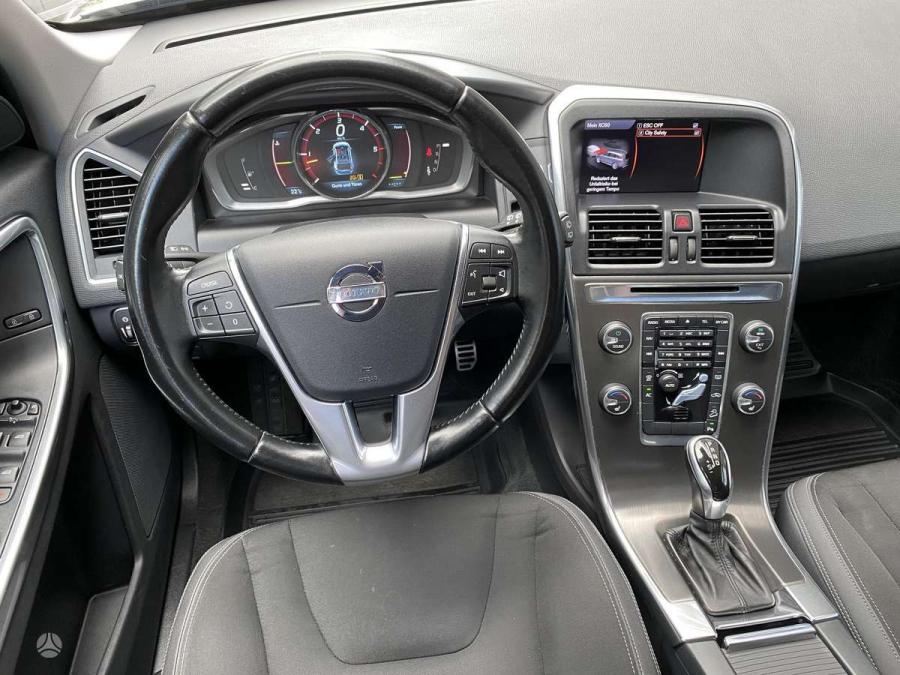 White Volvo XC60 2013 in Marijampole, with an engine capacity of 2.40 L and mileage of 339 thousand km for 11450 €, photo 26 on AUTOMOTO.COM.LV