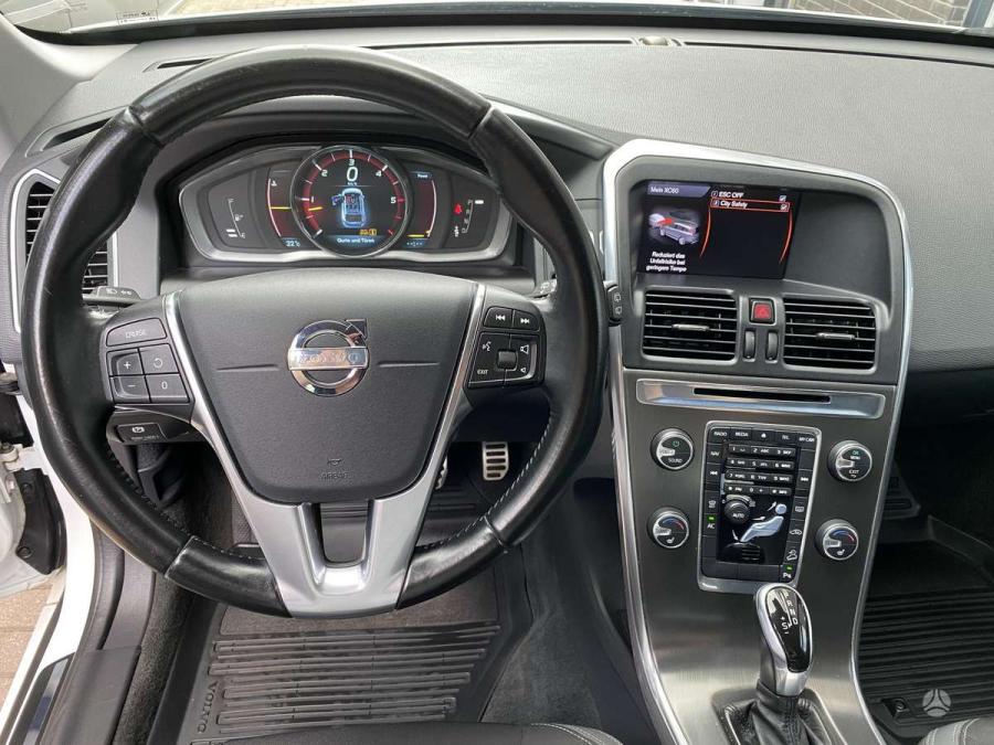 White Volvo XC60 2013 in Marijampole, with an engine capacity of 2.40 L and mileage of 339 thousand km for 11450 €, photo 27 on AUTOMOTO.COM.LV