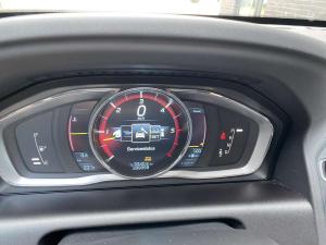 White Volvo XC60 2013 in Marijampole, with an engine capacity of 2.40 L and mileage of 339 thousand km for 11450 €, photo 29 on AUTOMOTO.COM.LV
