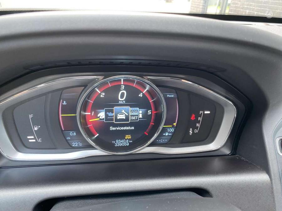White Volvo XC60 2013 in Marijampole, with an engine capacity of 2.40 L and mileage of 339 thousand km for 11450 €, photo 29 on AUTOMOTO.COM.LV