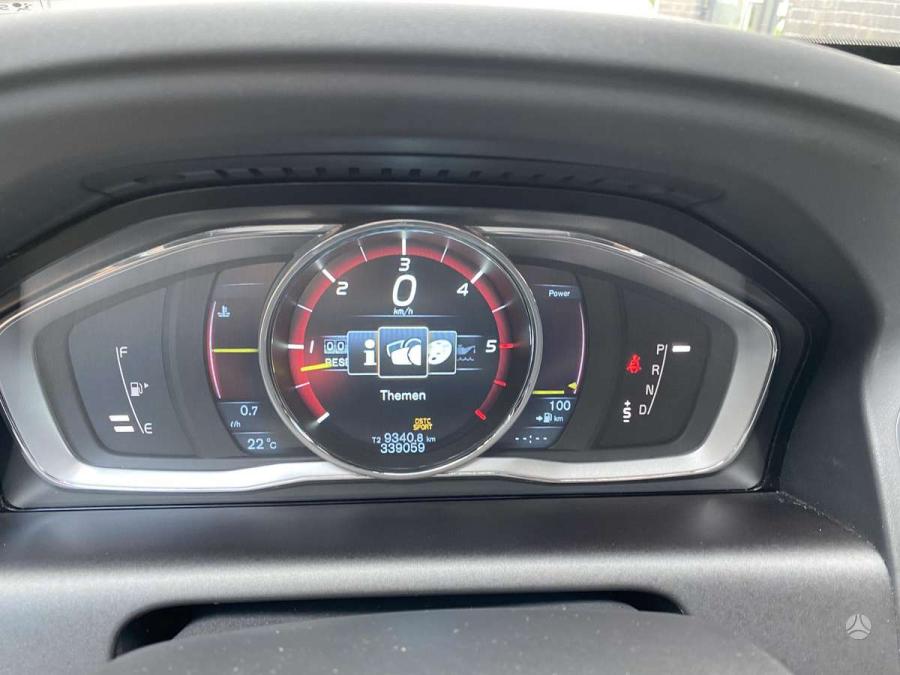 White Volvo XC60 2013 in Marijampole, with an engine capacity of 2.40 L and mileage of 339 thousand km for 11450 €, photo 30 on AUTOMOTO.COM.LV