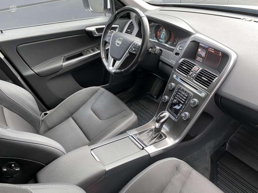 White Volvo XC60 2013 in Marijampole, with an engine capacity of 2.40 L and mileage of 339 thousand km for 11450 €, photo 36 on AUTOMOTO.COM.LV
