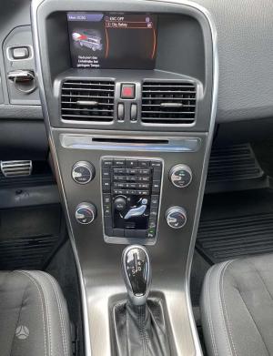 White Volvo XC60 2013 in Marijampole, with an engine capacity of 2.40 L and mileage of 339 thousand km for 11450 €, photo 38 on AUTOMOTO.COM.LV