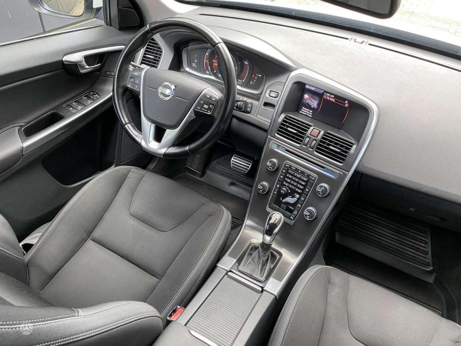 White Volvo XC60 2013 in Marijampole, with an engine capacity of 2.40 L and mileage of 339 thousand km for 11450 €, photo 40 on AUTOMOTO.COM.LV