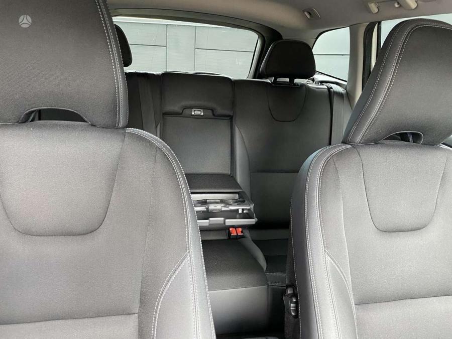 White Volvo XC60 2013 in Marijampole, with an engine capacity of 2.40 L and mileage of 339 thousand km for 11450 €, photo 42 on AUTOMOTO.COM.LV