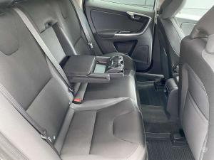 White Volvo XC60 2013 in Marijampole, with an engine capacity of 2.40 L and mileage of 339 thousand km for 11450 €, photo 44 on AUTOMOTO.COM.LV