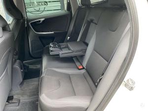White Volvo XC60 2013 in Marijampole, with an engine capacity of 2.40 L and mileage of 339 thousand km for 11450 €, photo 45 on AUTOMOTO.COM.LV