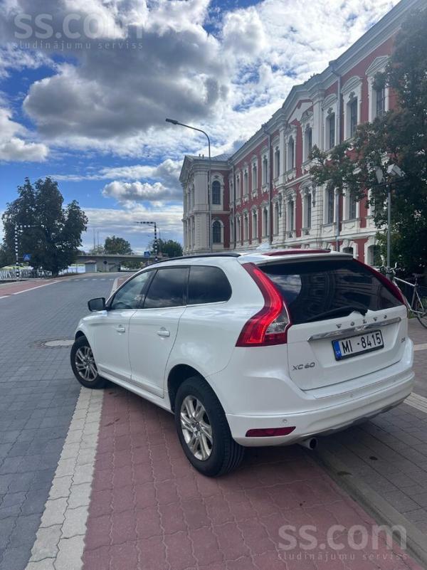 Balts Volvo XC60 2013 Jelgava, ar dzinēja tilpumu 2.00 L un nobraukumu 258 tūkst. km par 10500 €, foto 6 vietnē AUTOMOTO.COM.LV