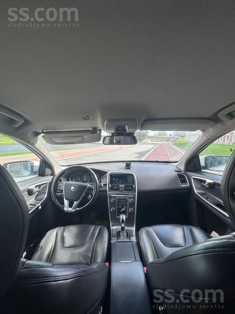 Balts Volvo XC60 2013 Jelgava, ar dzinēja tilpumu 2.00 L un nobraukumu 258 tūkst. km par 10500 €, foto 12 vietnē AUTOMOTO.COM.LV