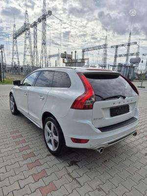 White Volvo XC60 2013 in Siauliai, with an engine capacity of 2.40 L and mileage of 216 thousand km for 10800 €, photo 4 on AUTOMOTO.COM.LV