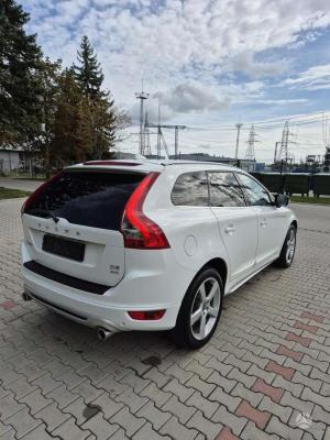 White Volvo XC60 2013 in Siauliai, with an engine capacity of 2.40 L and mileage of 216 thousand km for 10800 €, photo 6 on AUTOMOTO.COM.LV