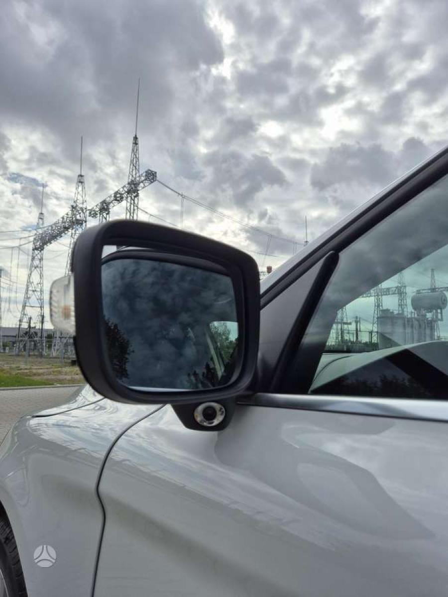 White Volvo XC60 2013 in Siauliai, with an engine capacity of 2.40 L and mileage of 216 thousand km for 10800 €, photo 19 on AUTOMOTO.COM.LV