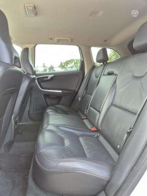 White Volvo XC60 2013 in Siauliai, with an engine capacity of 2.40 L and mileage of 216 thousand km for 10800 €, photo 22 on AUTOMOTO.COM.LV