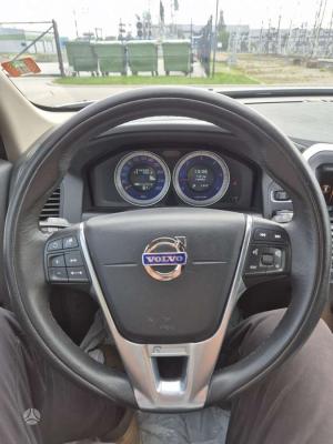 White Volvo XC60 2013 in Siauliai, with an engine capacity of 2.40 L and mileage of 216 thousand km for 10800 €, photo 26 on AUTOMOTO.COM.LV