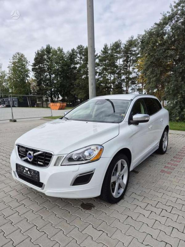 Balts Volvo XC60 2013 Šauļi, ar dzinēja tilpumu 2.40 L un nobraukumu 216 tūkst. km par 10800 €, foto 1 vietnē AUTOMOTO.COM.LV