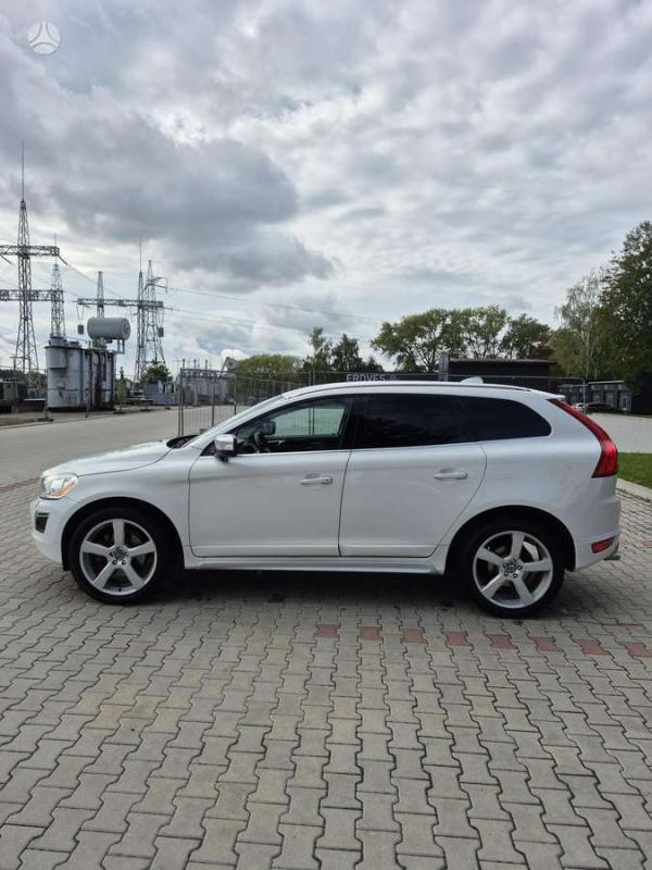 Balts Volvo XC60 2013 Šauļi, ar dzinēja tilpumu 2.40 L un nobraukumu 216 tūkst. km par 10800 €, foto 3 vietnē AUTOMOTO.COM.LV