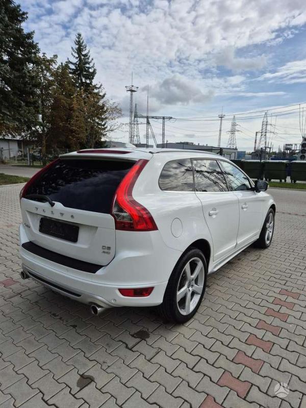 Balts Volvo XC60 2013 Šauļi, ar dzinēja tilpumu 2.40 L un nobraukumu 216 tūkst. km par 10800 €, foto 6 vietnē AUTOMOTO.COM.LV
