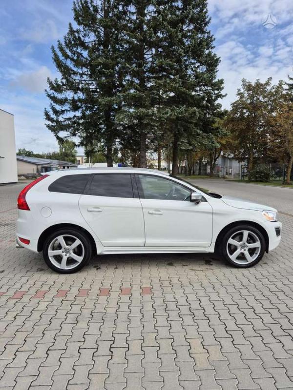 Balts Volvo XC60 2013 Šauļi, ar dzinēja tilpumu 2.40 L un nobraukumu 216 tūkst. km par 10800 €, foto 7 vietnē AUTOMOTO.COM.LV