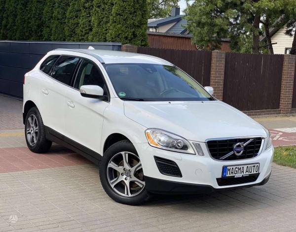 Balts Volvo XC60 2013 Marijampole, ar dzinēja tilpumu 2.40 L un nobraukumu 280 tūkst. km par 9750 €, foto 3 vietnē AUTOMOTO.COM.LV