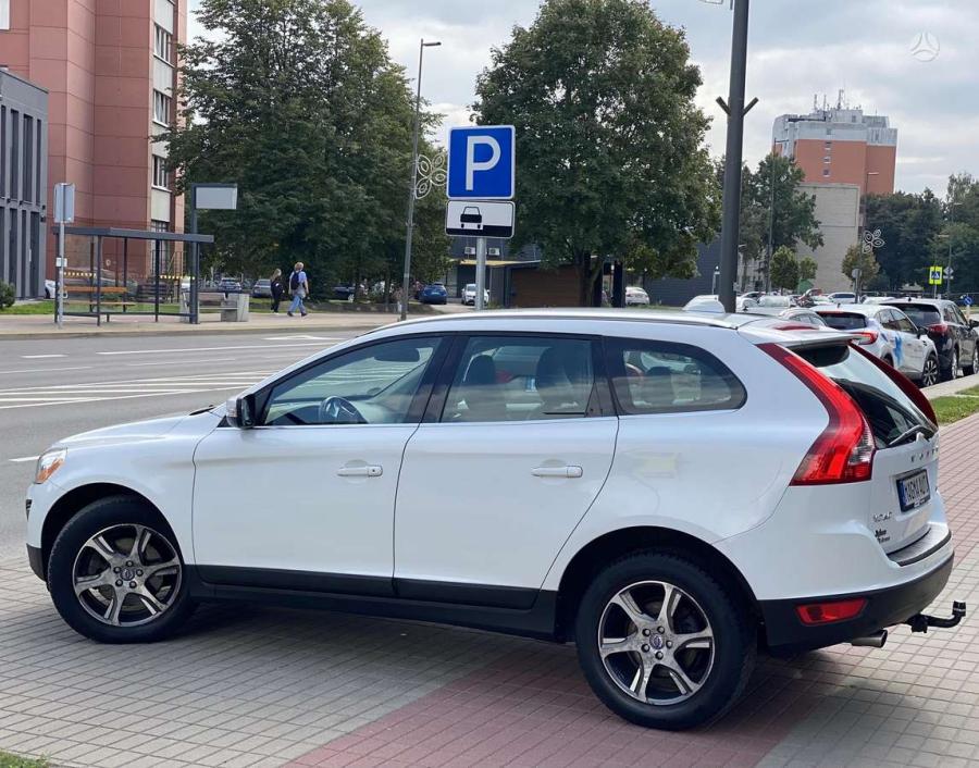Balts Volvo XC60 2013 Marijampole, ar dzinēja tilpumu 2.40 L un nobraukumu 280 tūkst. km par 9750 €, foto 6 vietnē AUTOMOTO.COM.LV