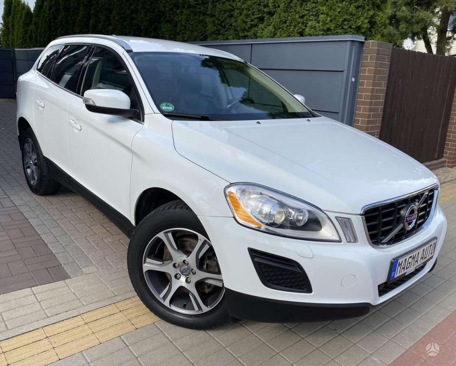 Balts Volvo XC60 2013 Marijampole, ar dzinēja tilpumu 2.40 L un nobraukumu 280 tūkst. km par 9750 €, foto 8 vietnē AUTOMOTO.COM.LV