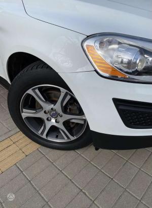 Balts Volvo XC60 2013 Marijampole, ar dzinēja tilpumu 2.40 L un nobraukumu 280 tūkst. km par 9750 €, foto 15 vietnē AUTOMOTO.COM.LV